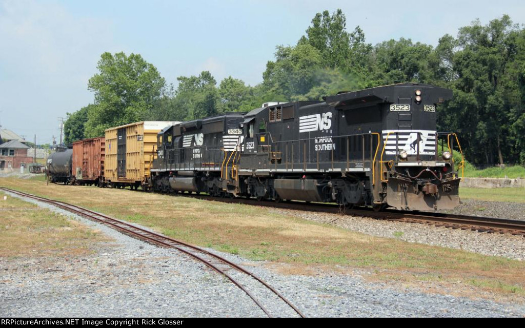 Long Hood Forward B32-8 #3523 On the Point @ 1123 hrs